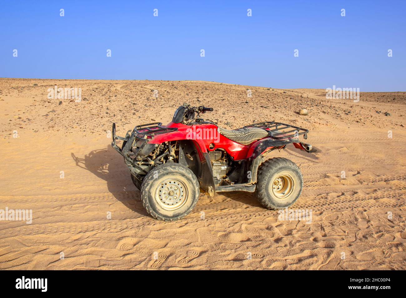 Vehicle in the desert hi-res stock photography and images - Alamy