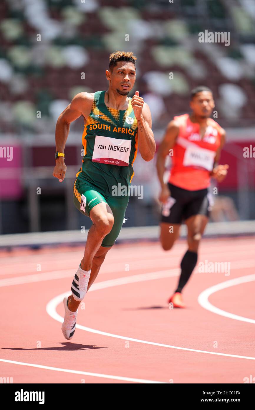Wayde Van Niekerk competing in the 400 meters of the 2020 Tokyo ...