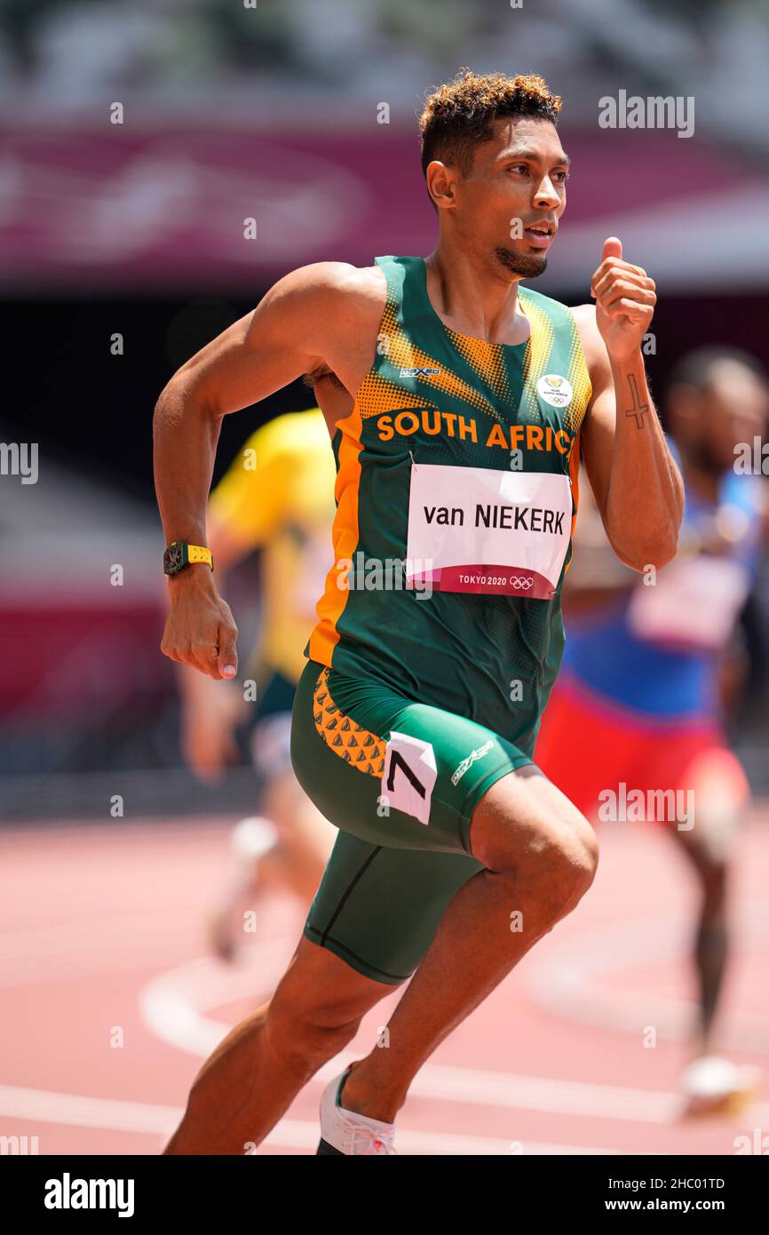 Wayde Van Niekerk competing in the 400 meters of the 2020 Tokyo ...