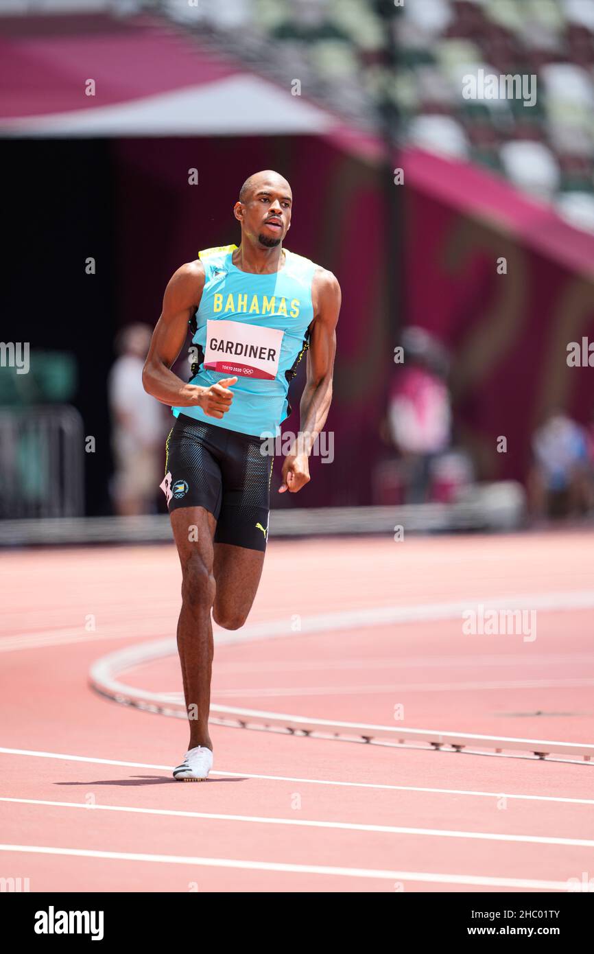 Steven Gardiner competing in the 400 meters of the 2020 Tokyo Olympics ...