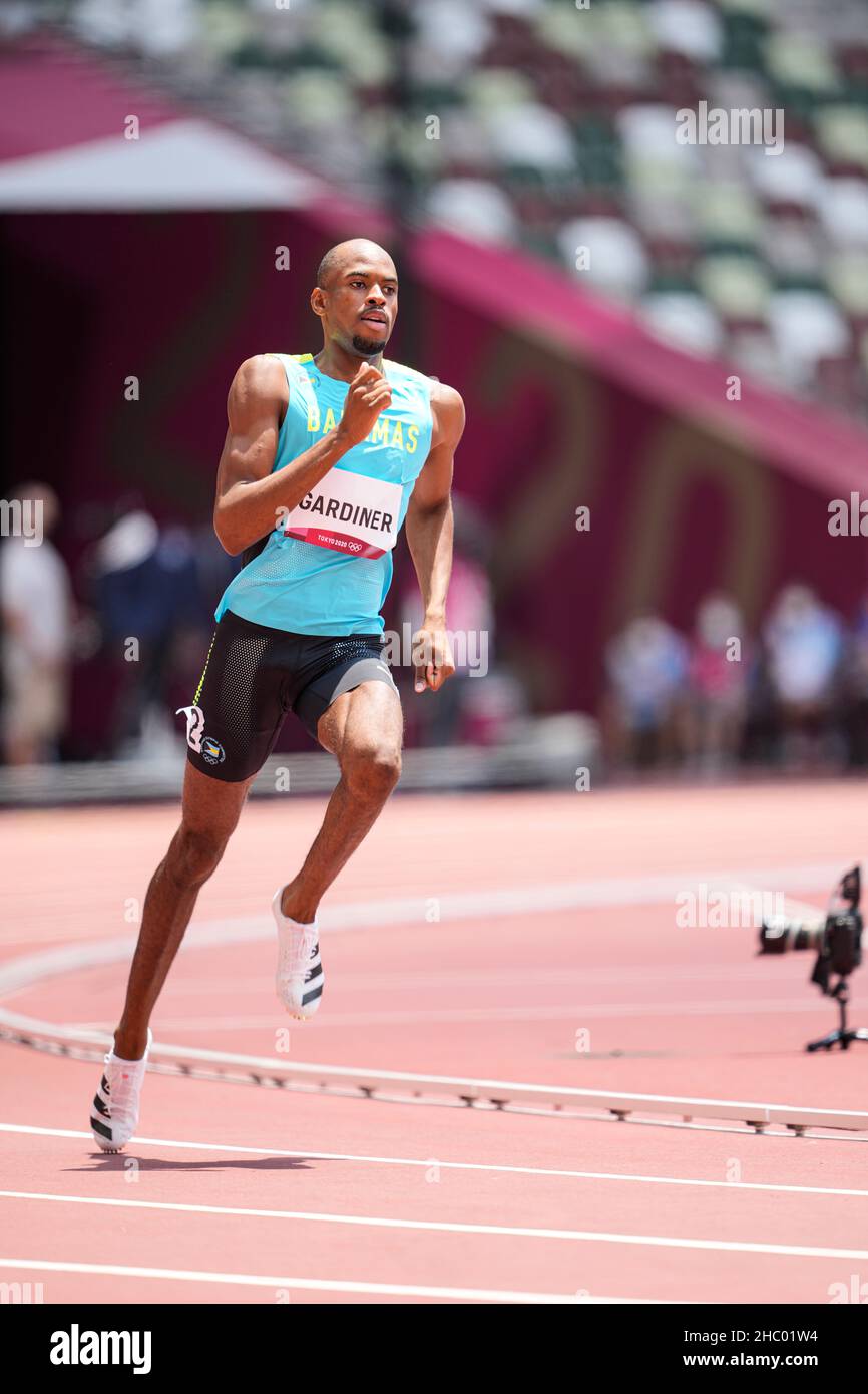 Steven Gardiner competing in the 400 meters of the 2020 Tokyo Olympics ...