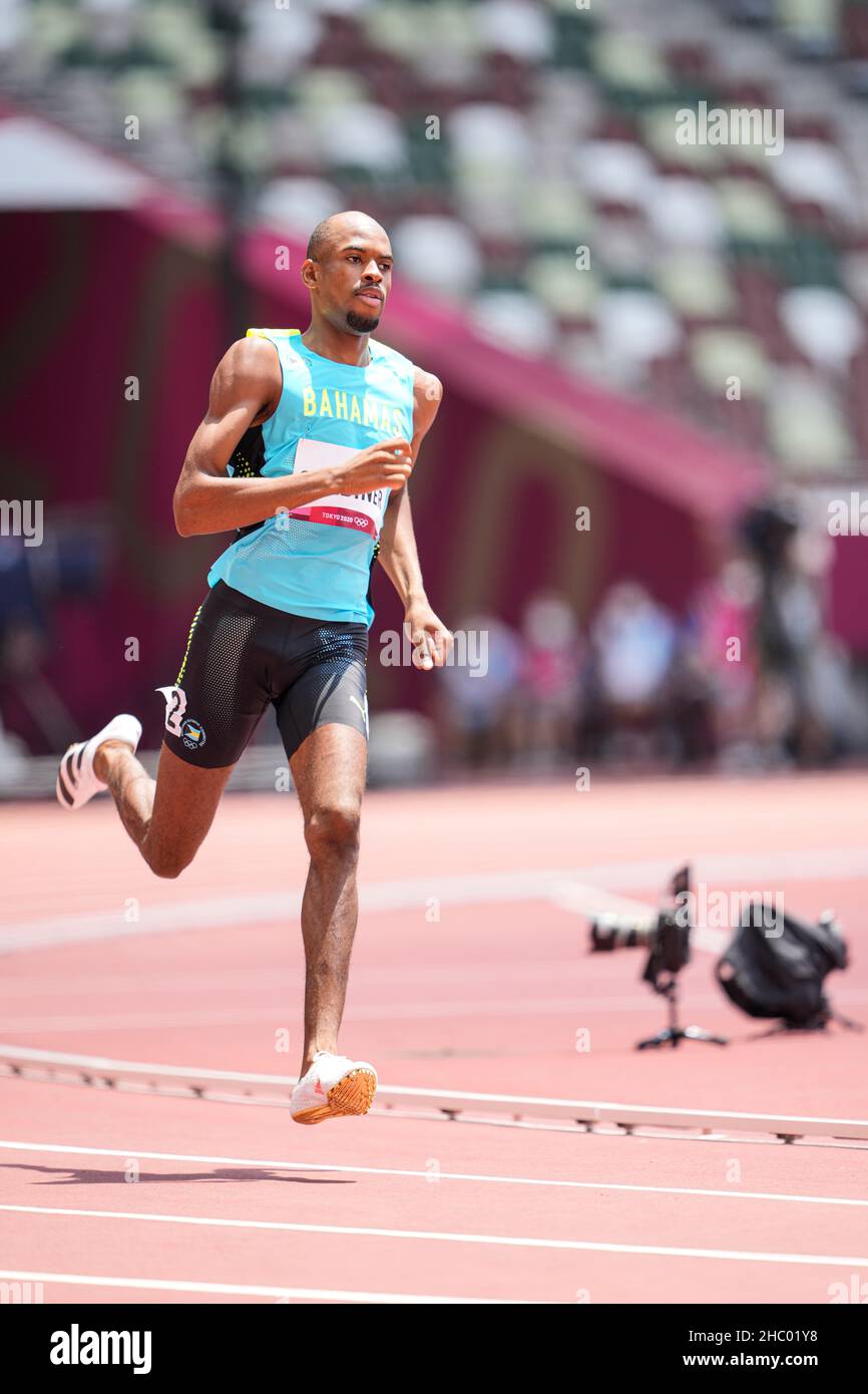 Steven Gardiner competing in the 400 meters of the 2020 Tokyo Olympics ...