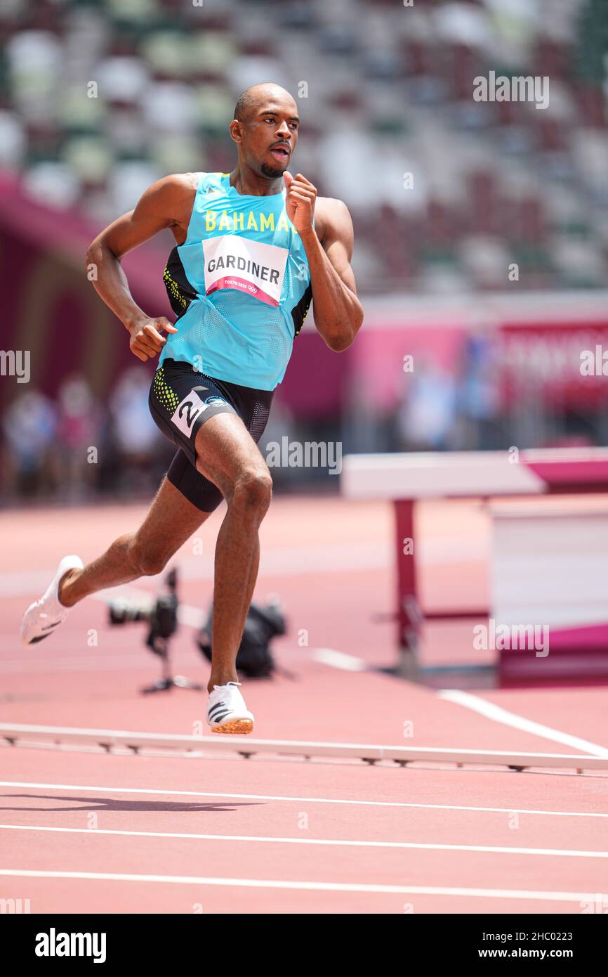 Steven Gardiner competing in the 400 meters of the 2020 Tokyo Olympics ...