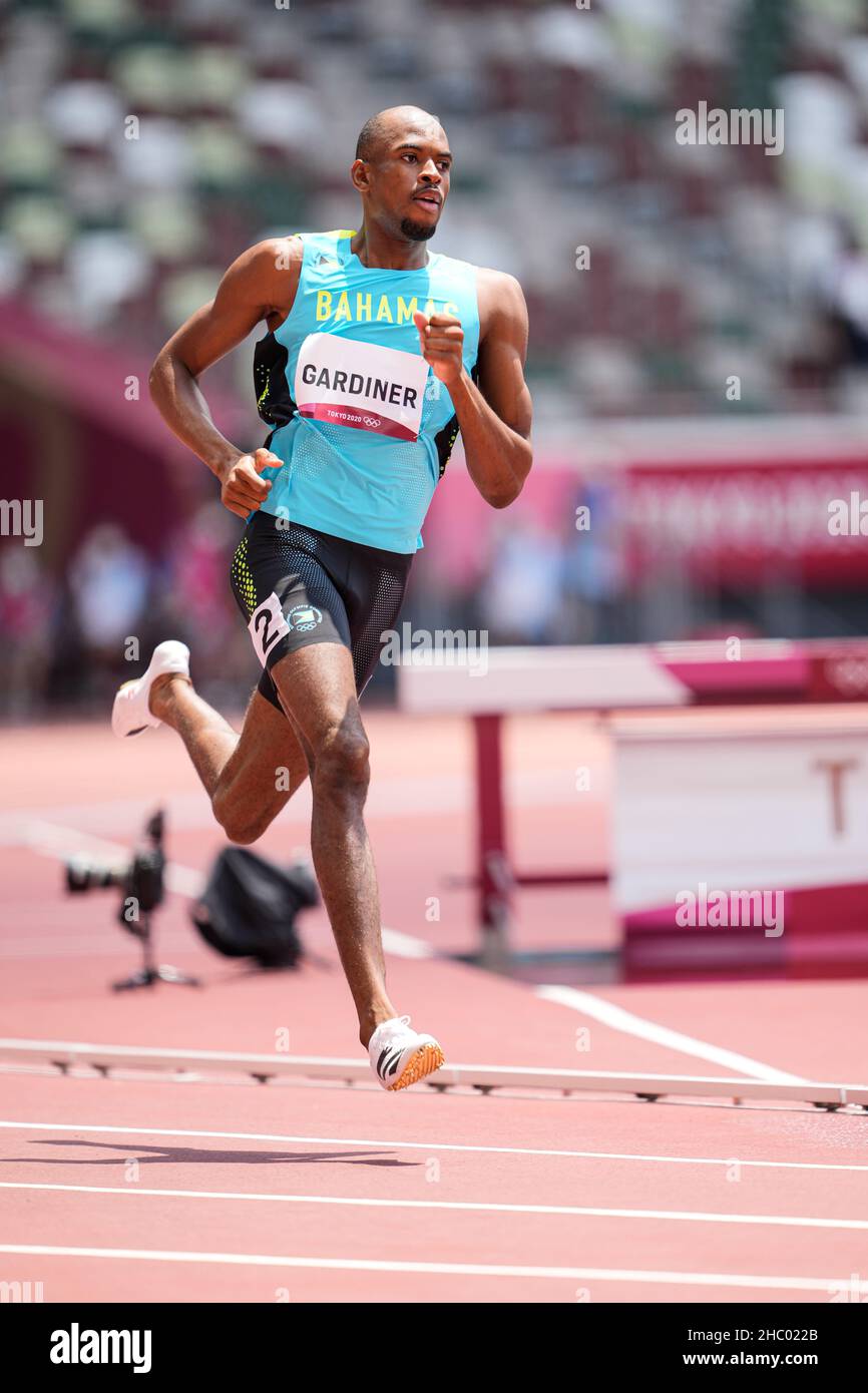 Steven Gardiner competing in the 400 meters of the 2020 Tokyo Olympics ...