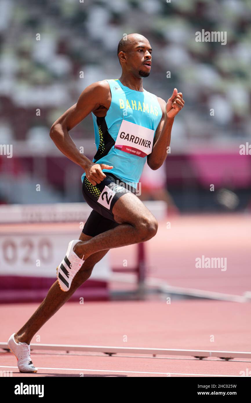 Steven Gardiner competing in the 400 meters of the 2020 Tokyo Olympics ...