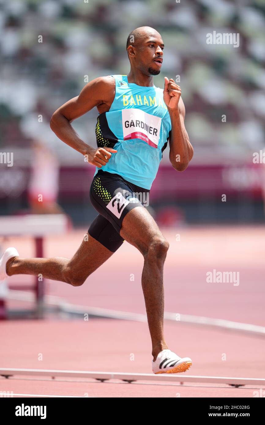 Steven Gardiner competing in the 400 meters of the 2020 Tokyo Olympics ...