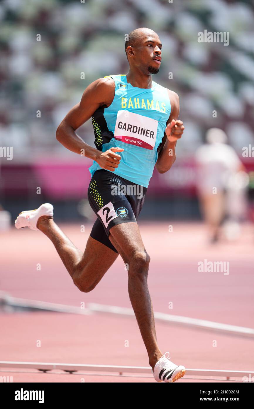 Steven Gardiner competing in the 400 meters of the 2020 Tokyo Olympics ...