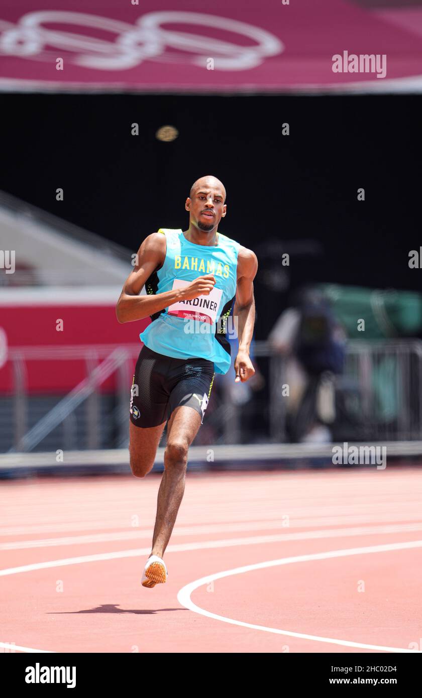 Steven Gardiner competing in the 400 meters of the 2020 Tokyo Olympics ...