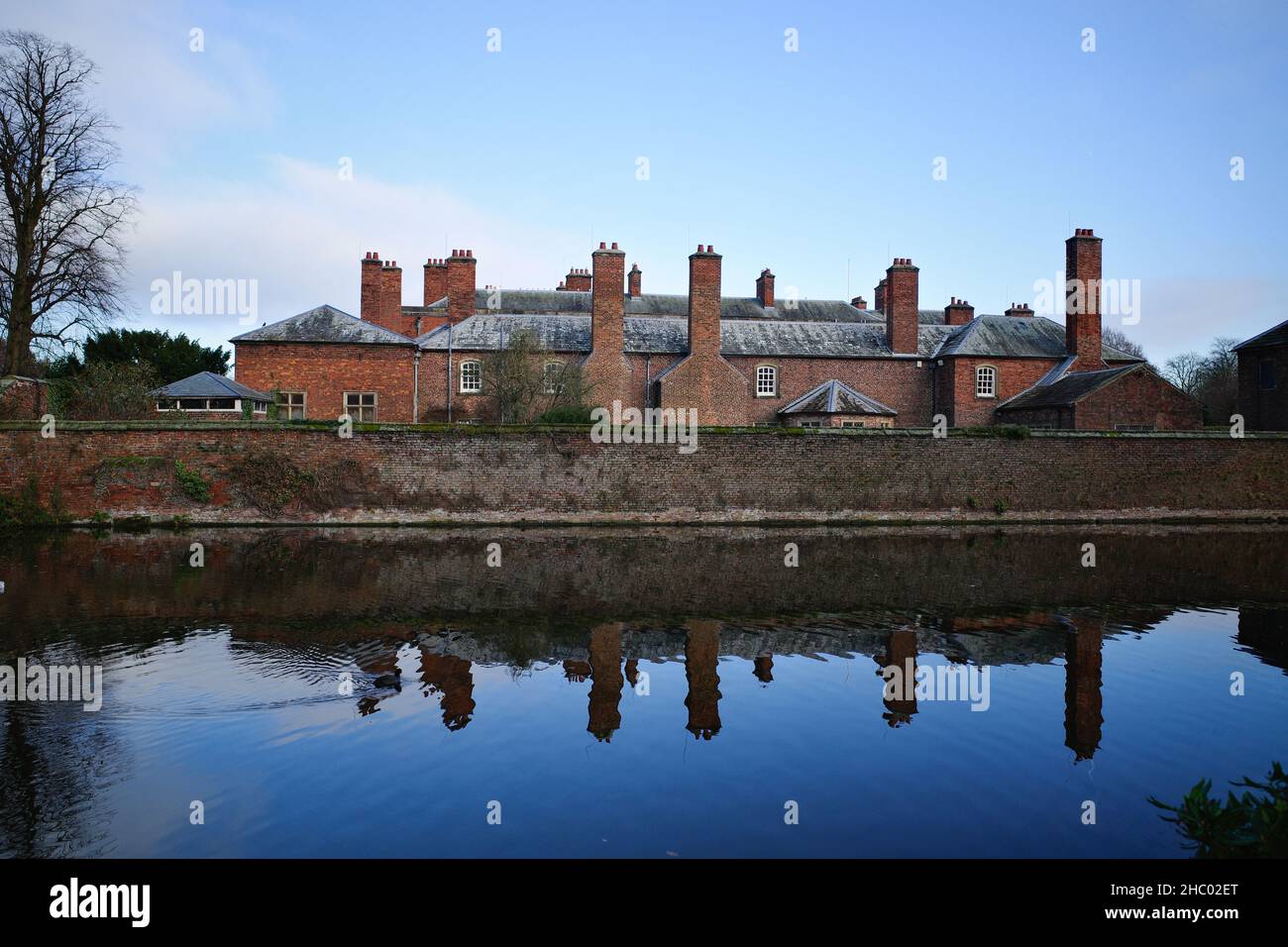 Countryhouse with moat hi-res stock photography and images - Alamy