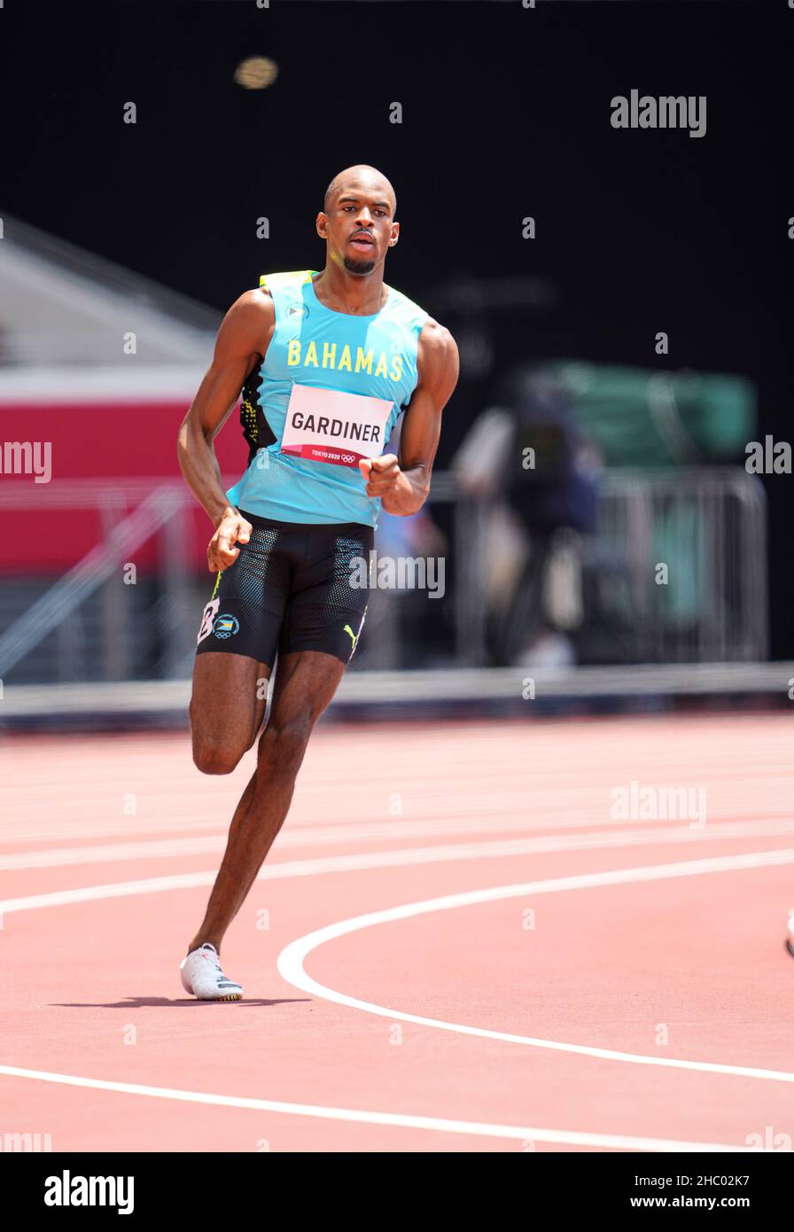 Steven Gardiner competing in the 400 meters of the 2020 Tokyo Olympics ...