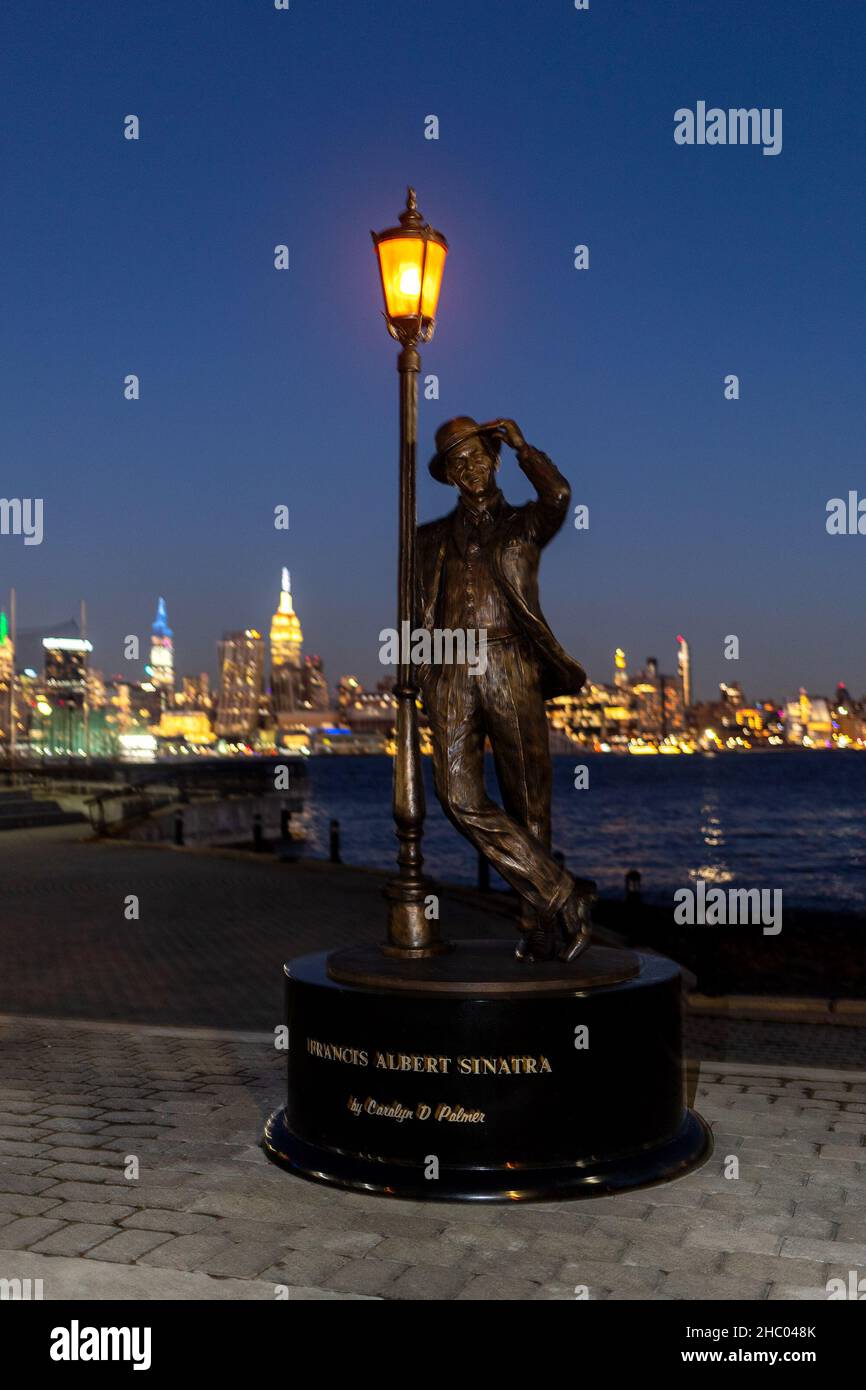 Hoboken, NJ, USA. 20 December, 2021. The Saddle River, sculptor Carolyn ...