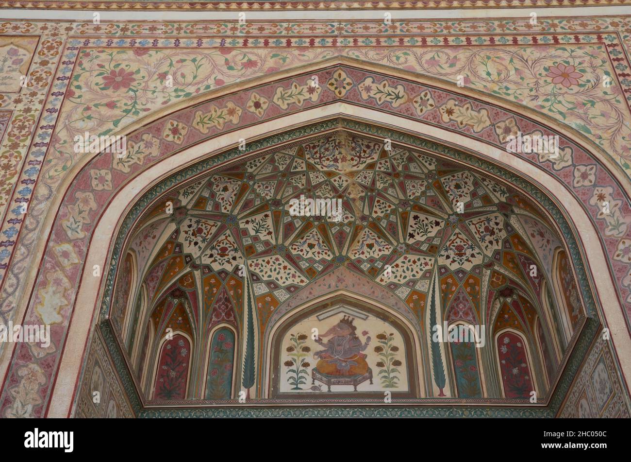 A beautiful archway of Ganesh Pol, Amber fort Stock Photo - Alamy