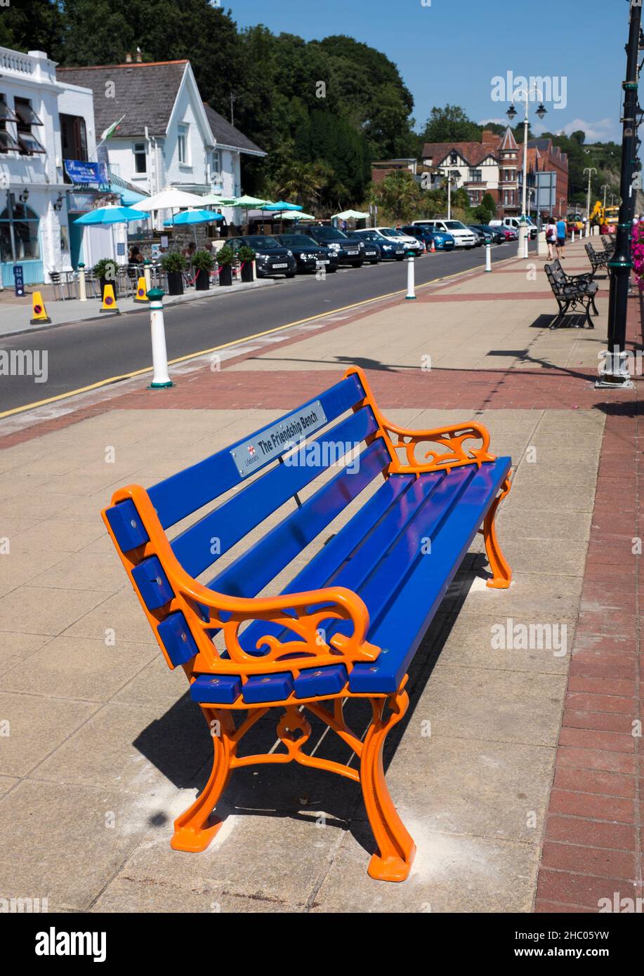 Friendship bench hi-res stock photography and images - Alamy