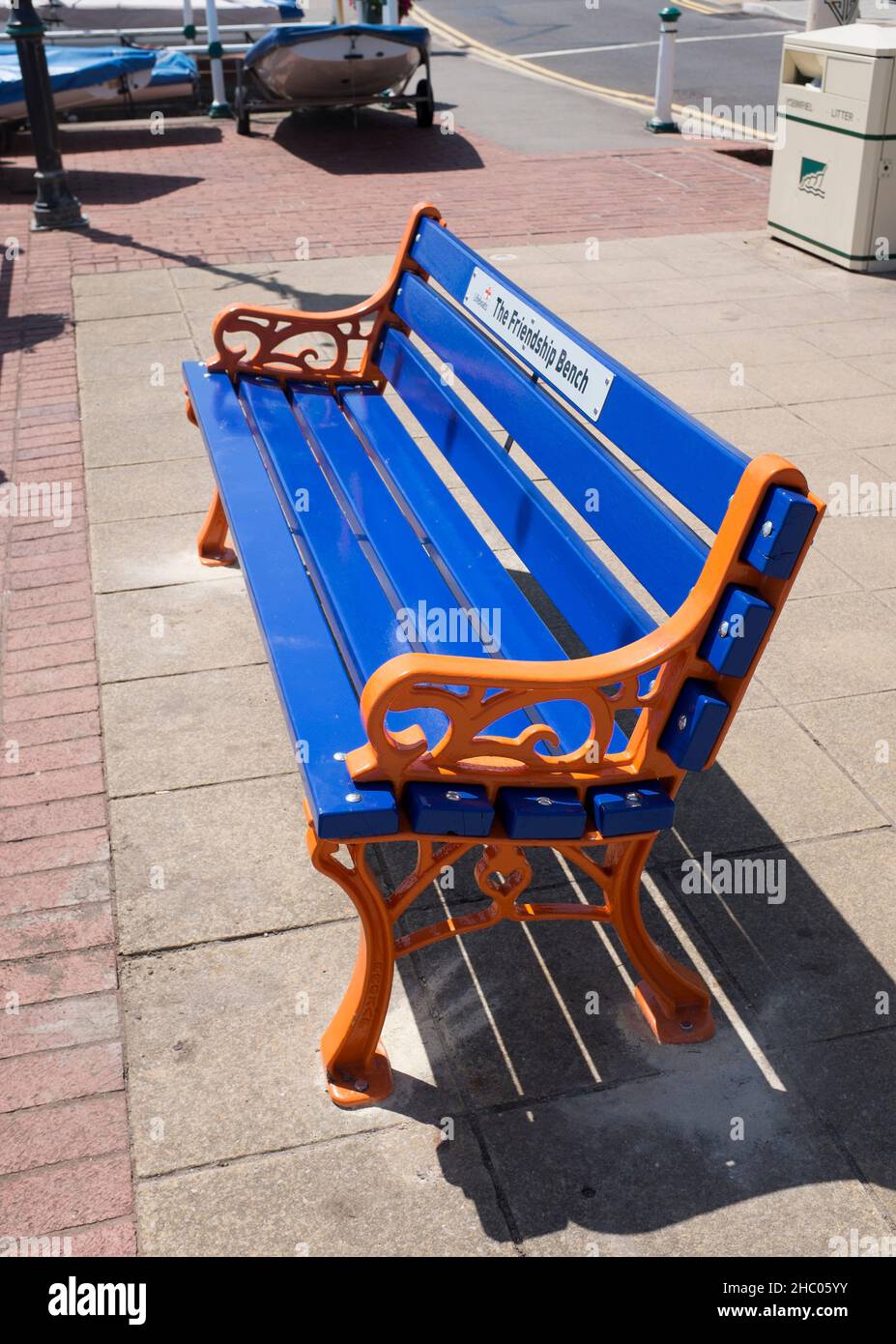 Friendship bench hi-res stock photography and images - Alamy