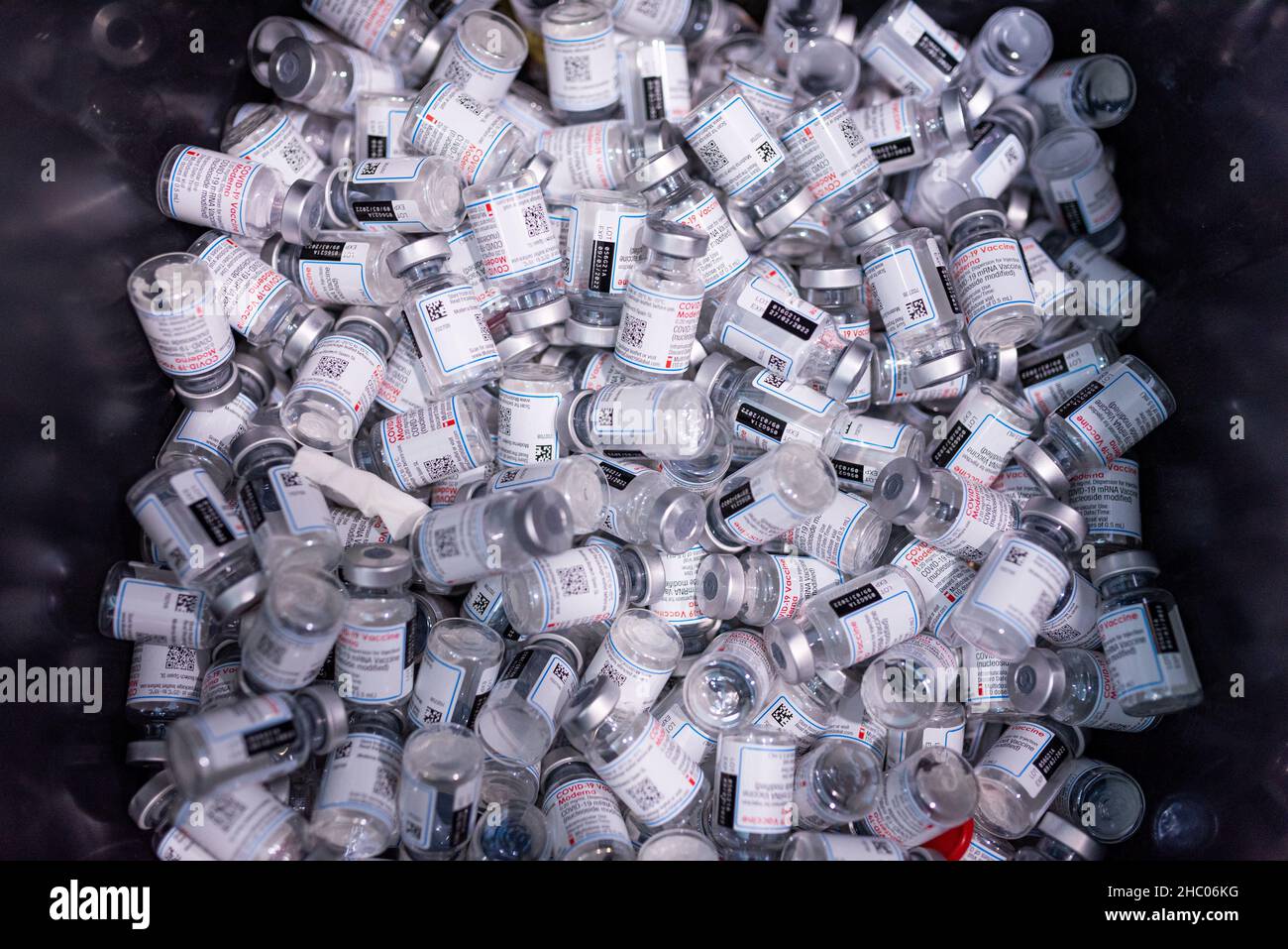 Vaccines waste hi-res stock photography and images - Alamy