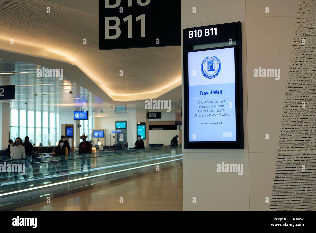 San francisco airport terminal interior hi-res stock photography and ...
