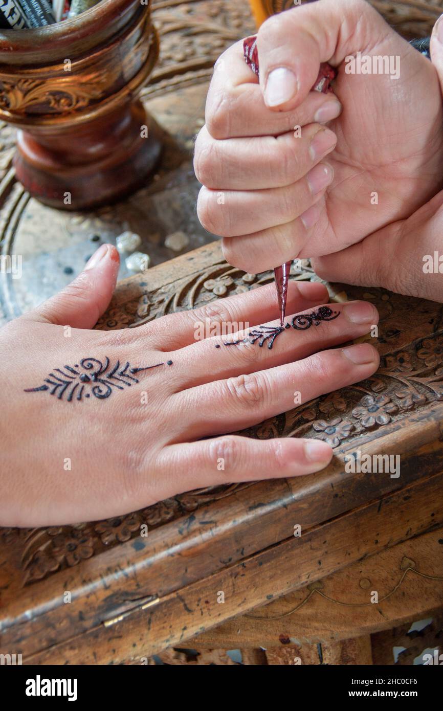Henna tattooing stall in Midyat town in Mardin Province of Turkey Stock ...