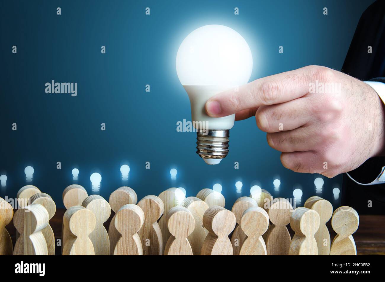 Leader accumulates ideas and experience to make a solution. Project ...