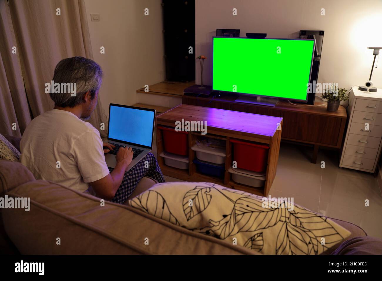 Old chinese man on laptop hi-res stock photography and images - Alamy