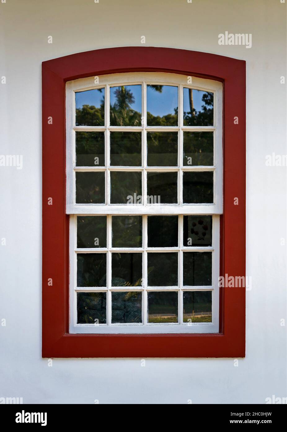 Colonial window on white facade Stock Photo - Alamy