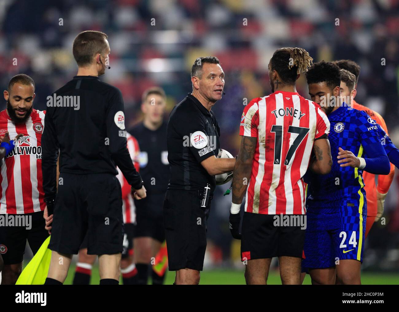 Brentford Community Stadium, London, UK. 22nd Dec, 2021. EFL Cup ...