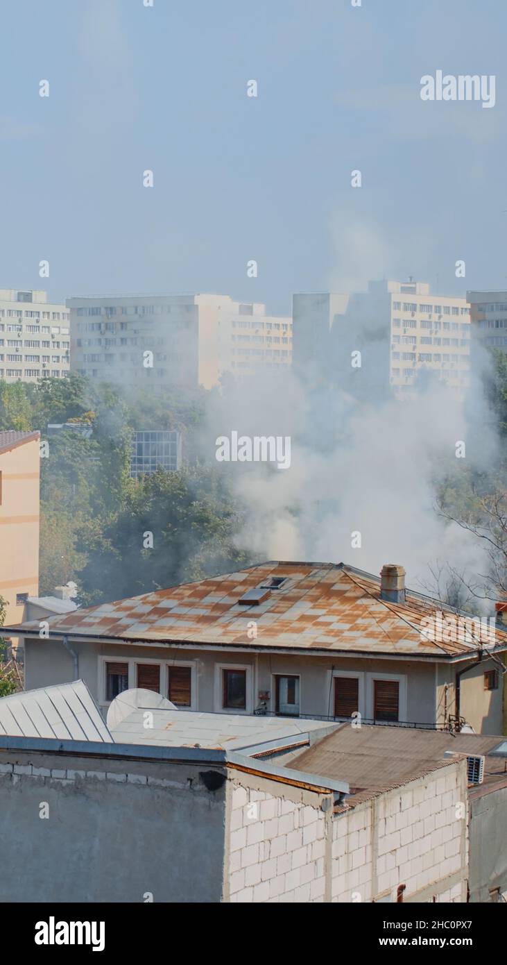 Fireman extinguishing building hi-res stock photography and images - Alamy