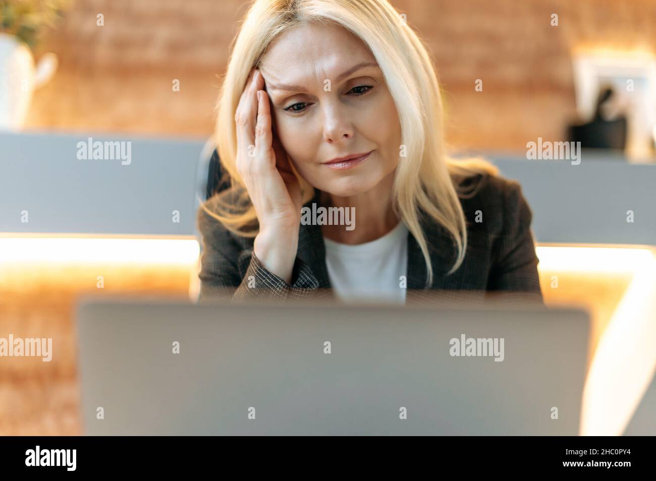 Emaciated woman hi-res stock photography and images - Alamy