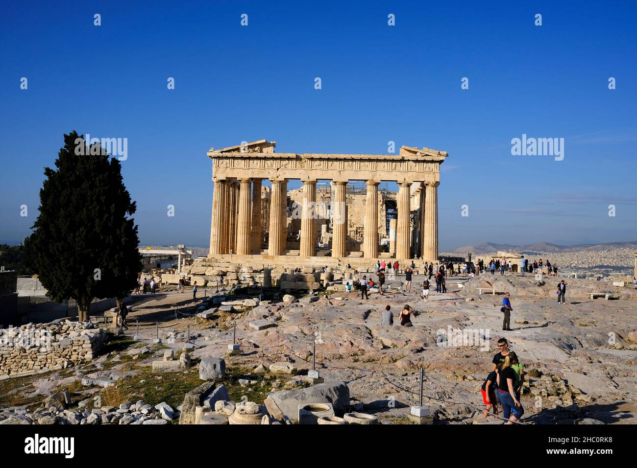 Crowds in the parthenon hi-res stock photography and images - Alamy