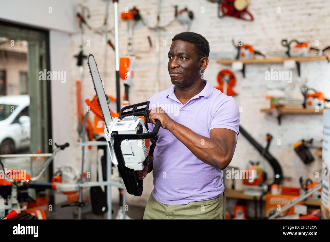 Choosing tools garden centre hi-res stock photography and images - Alamy