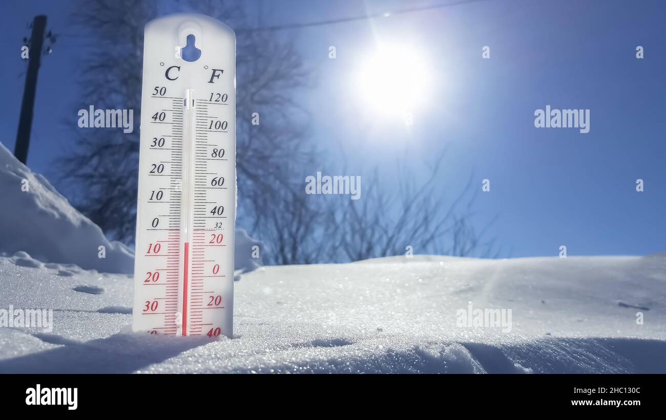 Thermometer in winter in the cold on snow and analyzes low negative air ...