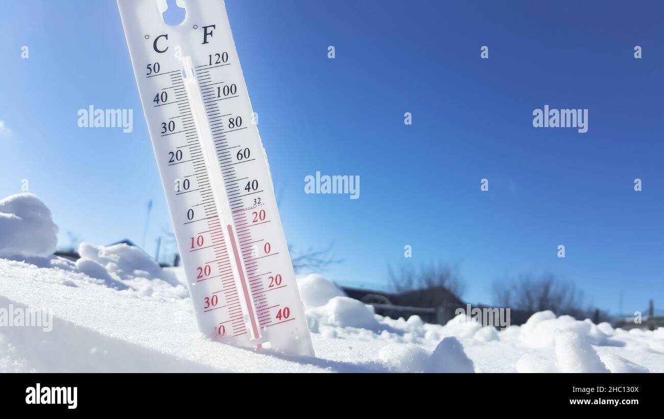 Thermometer in winter in the cold on snow and analyzes low negative air ...