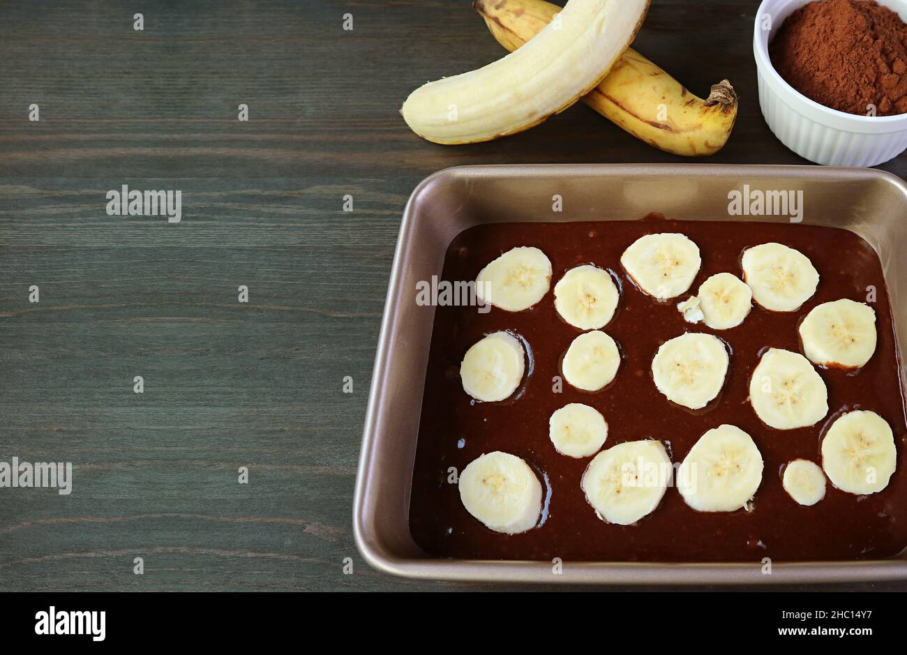 Cake batter in the pan hi-res stock photography and images - Alamy