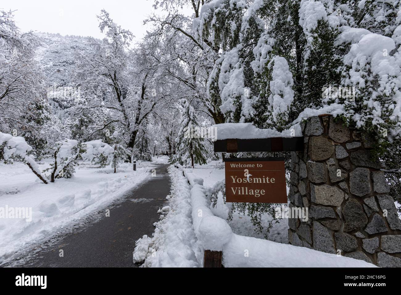 Yosemite entrance sign hi-res stock photography and images - Alamy