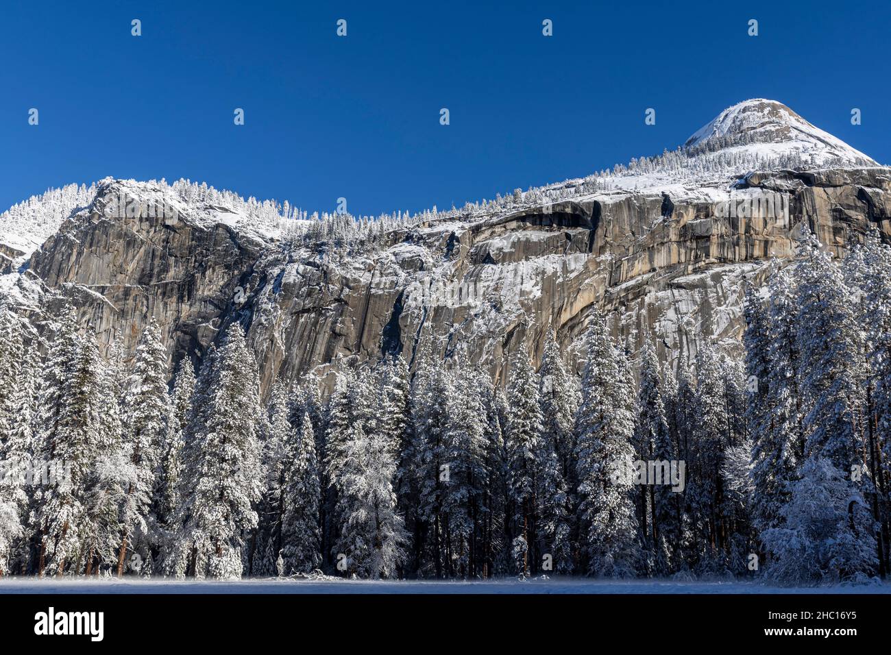 Yosemite national park snow hi-res stock photography and images - Alamy
