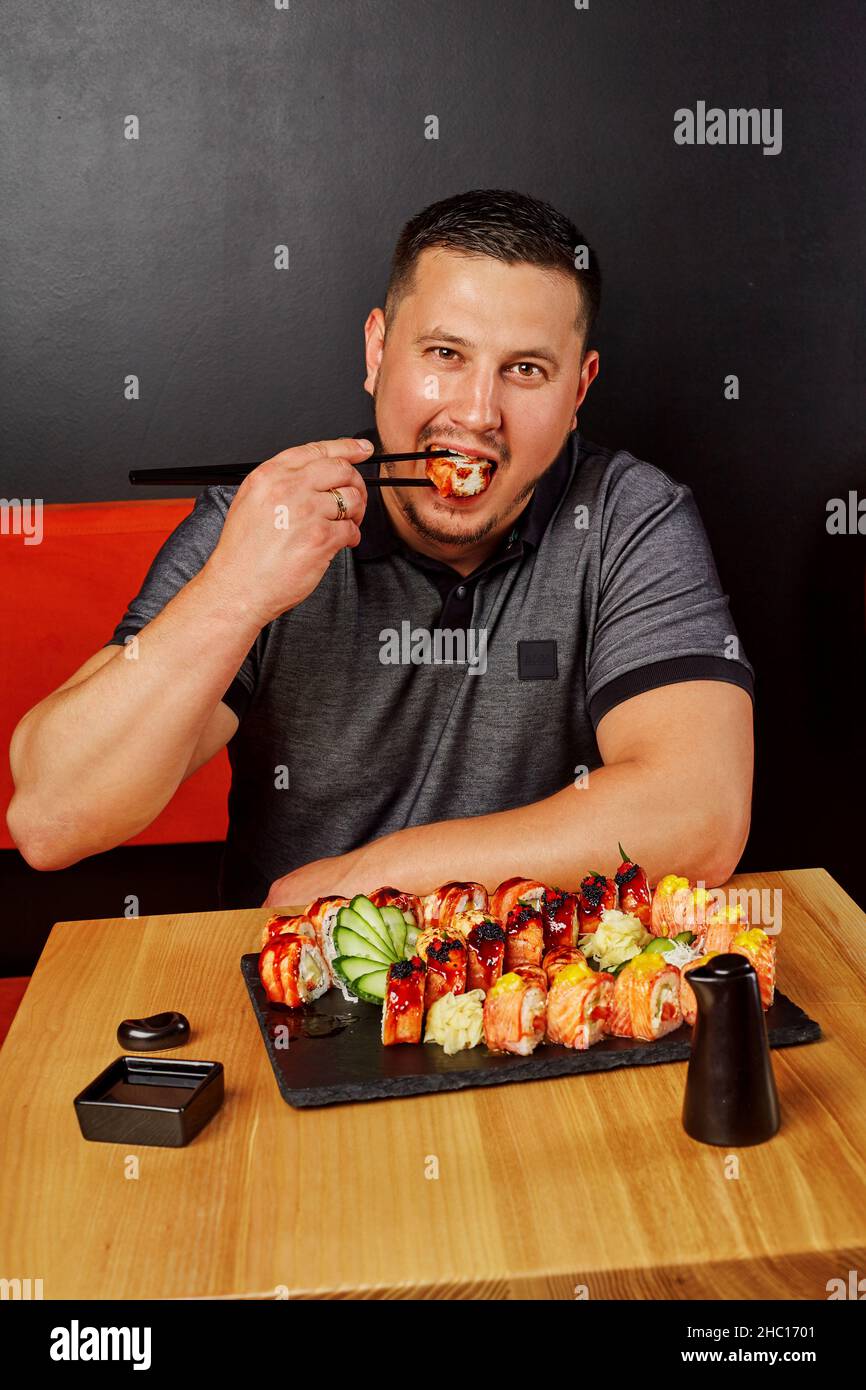 People eating japanese sushi rolls hi-res stock photography and images ...