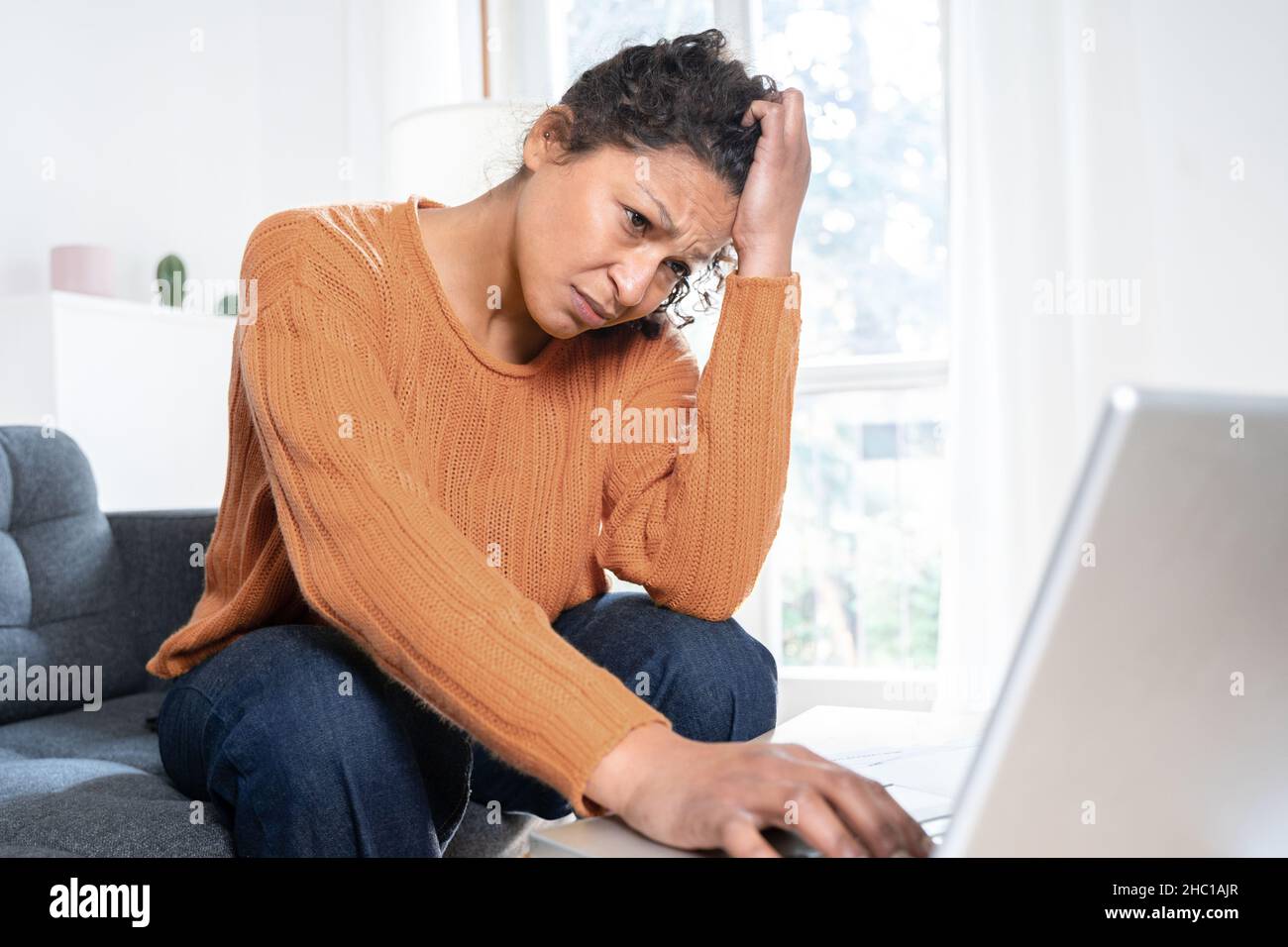 Broken laptop african hi-res stock photography and images - Alamy
