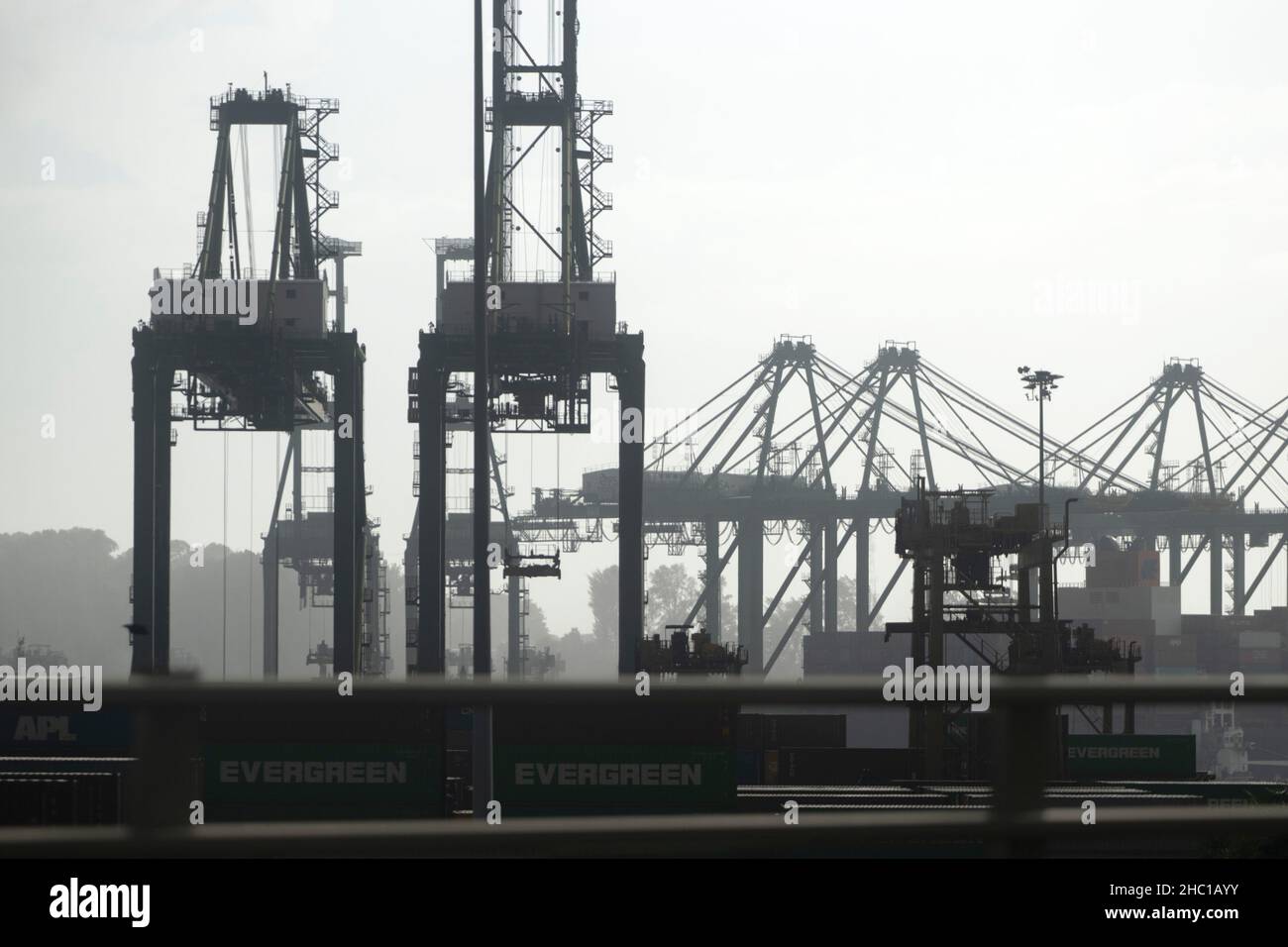 Singapore tanjong pagar container terminal hi-res stock photography and ...