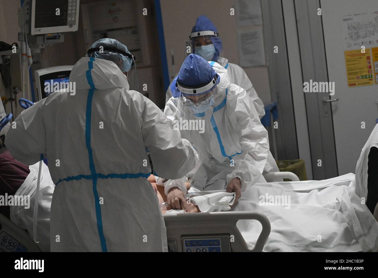 Covid hospital ward italy hi-res stock photography and images - Alamy