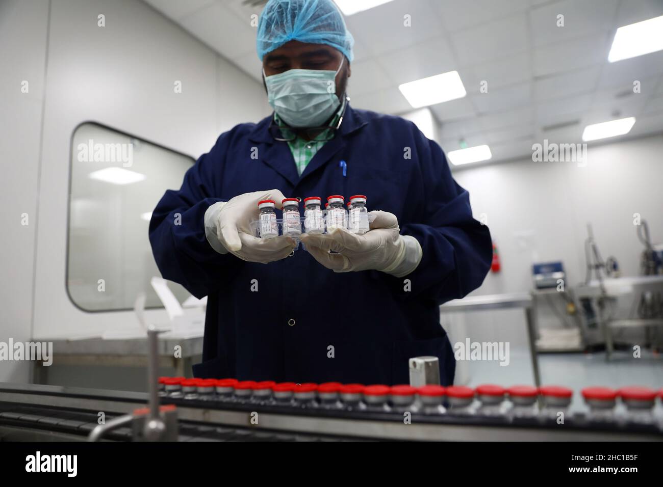 Vaccine production hi-res stock photography and images - Alamy