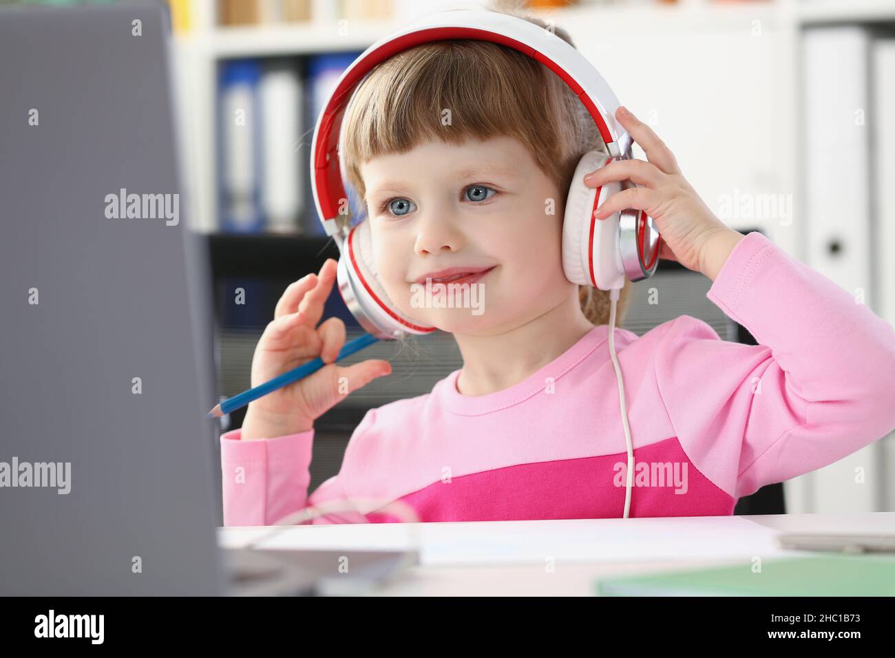Kid headset hi-res stock photography and images - Alamy