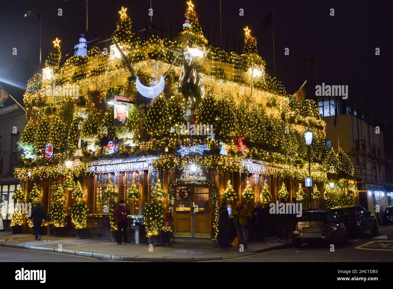 Pub christmas decorations hi-res stock photography and images - Alamy