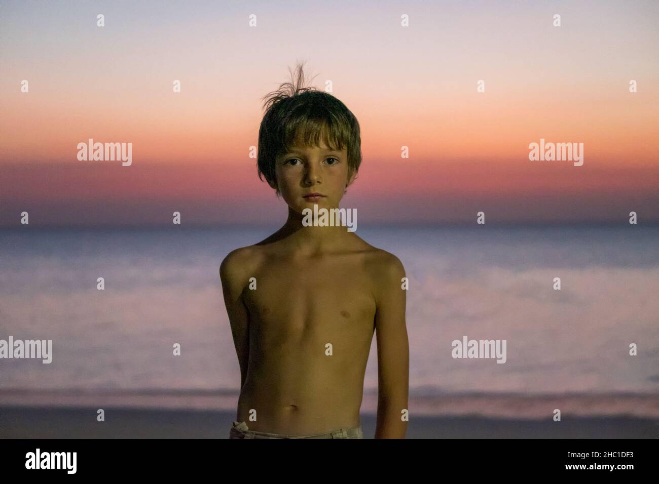 Boy enjoying a perfect sunset Stock Photo - Alamy