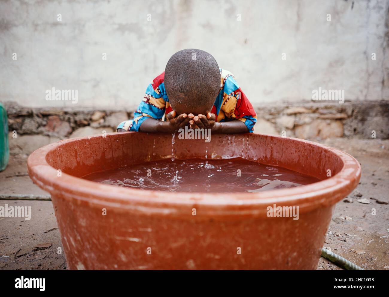 Child washing face africa hi-res stock photography and images - Alamy