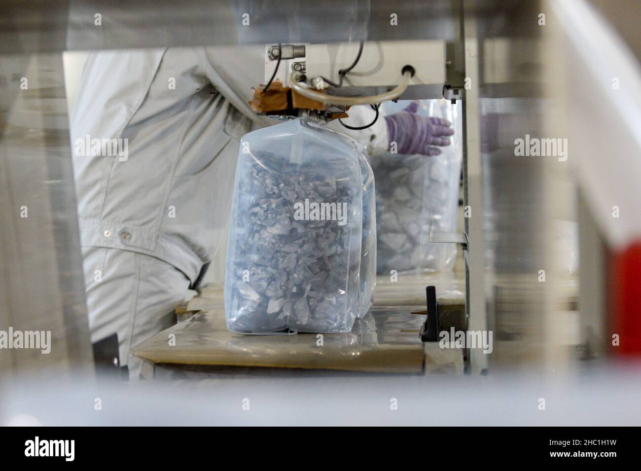 Polysilicon hi-res stock photography and images - Alamy