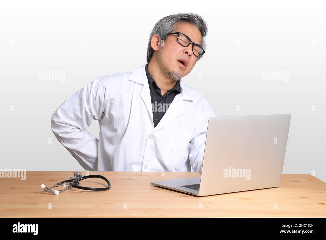 Senior asian physician sitting hi-res stock photography and images - Alamy