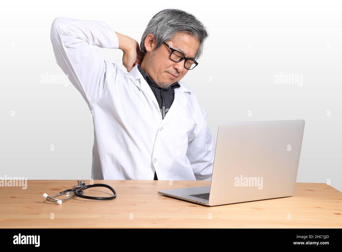 Senior asian physician sitting hi-res stock photography and images - Alamy