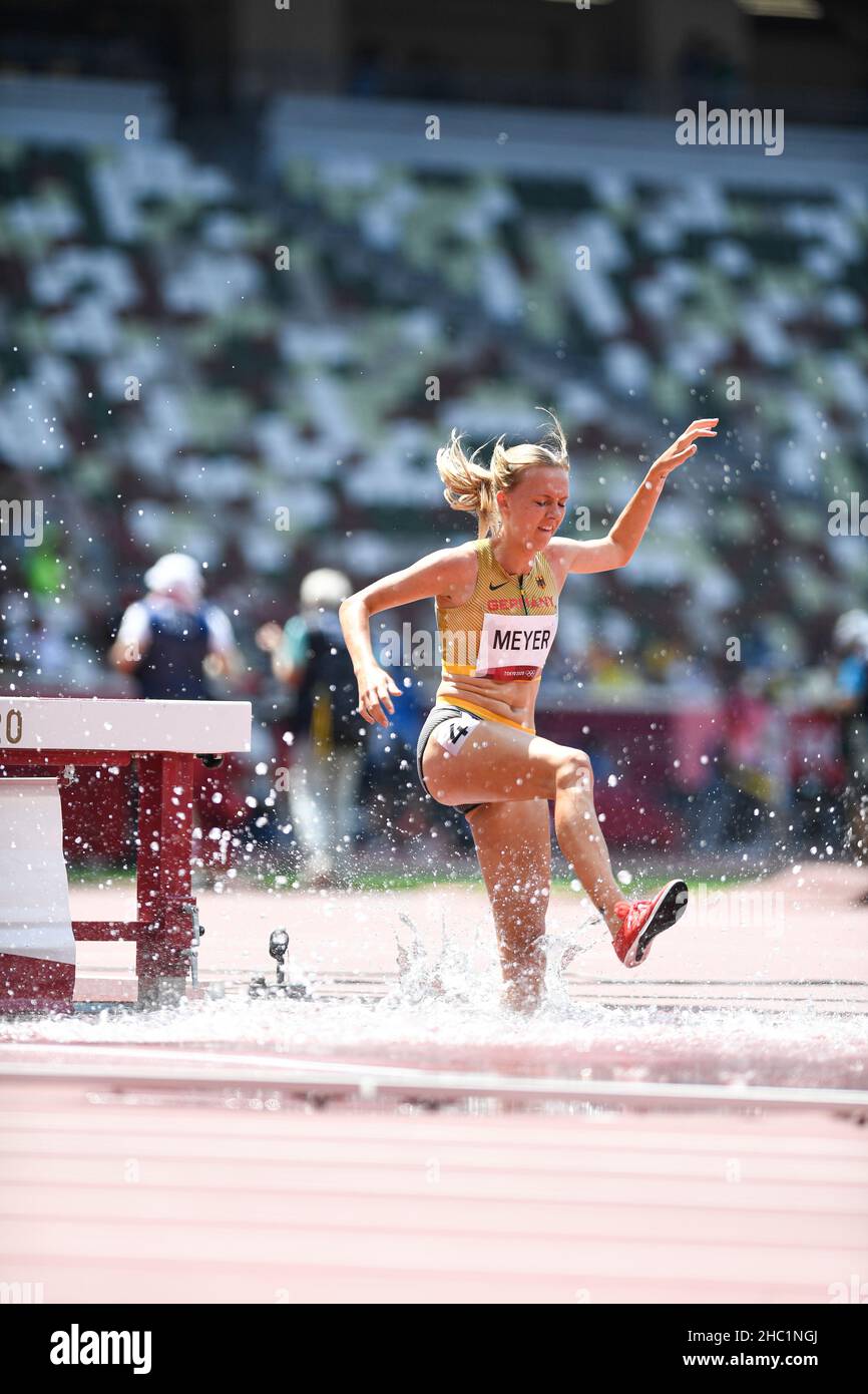 Lea Meyer participating in the 3000 meters steeplechase at the 2020 Tokyo Olympics Stock Photo ...