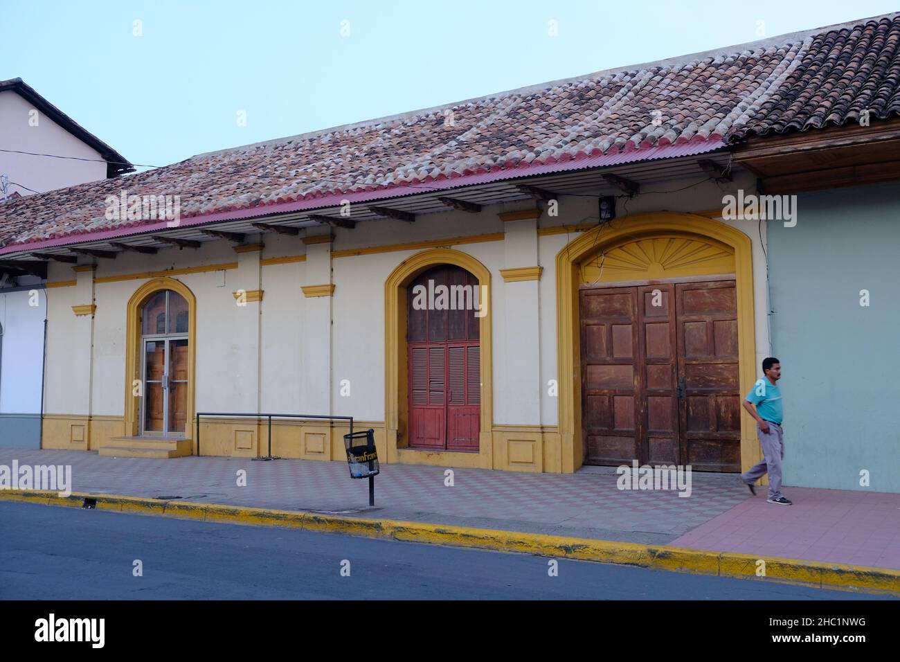 Nicaragua Granada - Daily life - Colonial buildings at Parque Central ...