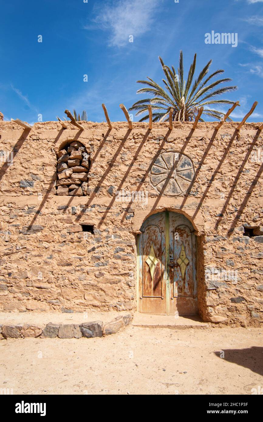 Traditional adobe houses mountain hi-res stock photography and images ...