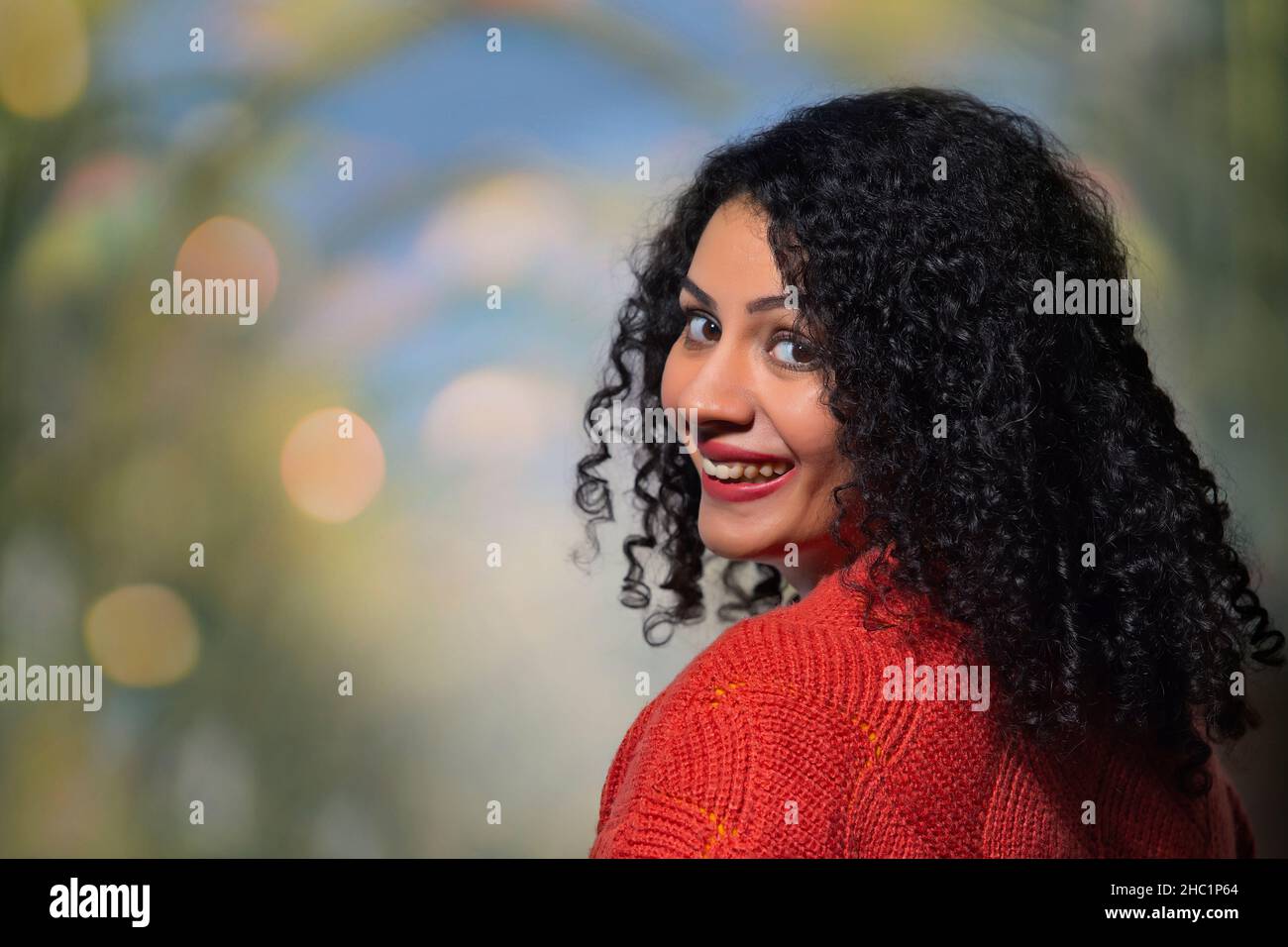 Looking back over shoulder hi-res stock photography and images - Alamy